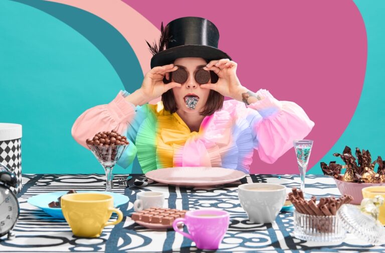 strangeとweirdだけじゃない！「変な〜」と言いたいときの英語表現20選 | DMM英会話ブログ