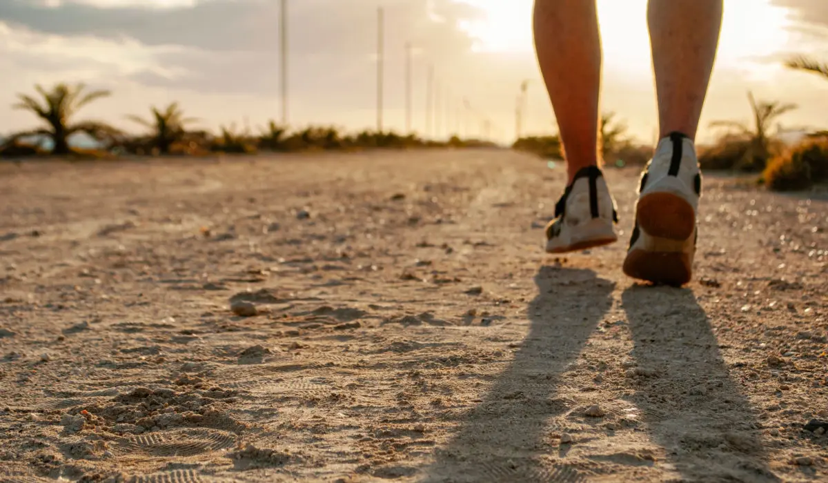 【同义词】走路只会用 walk 吗？教你不同走路方式的英语单词！ | Engoo 线上英语