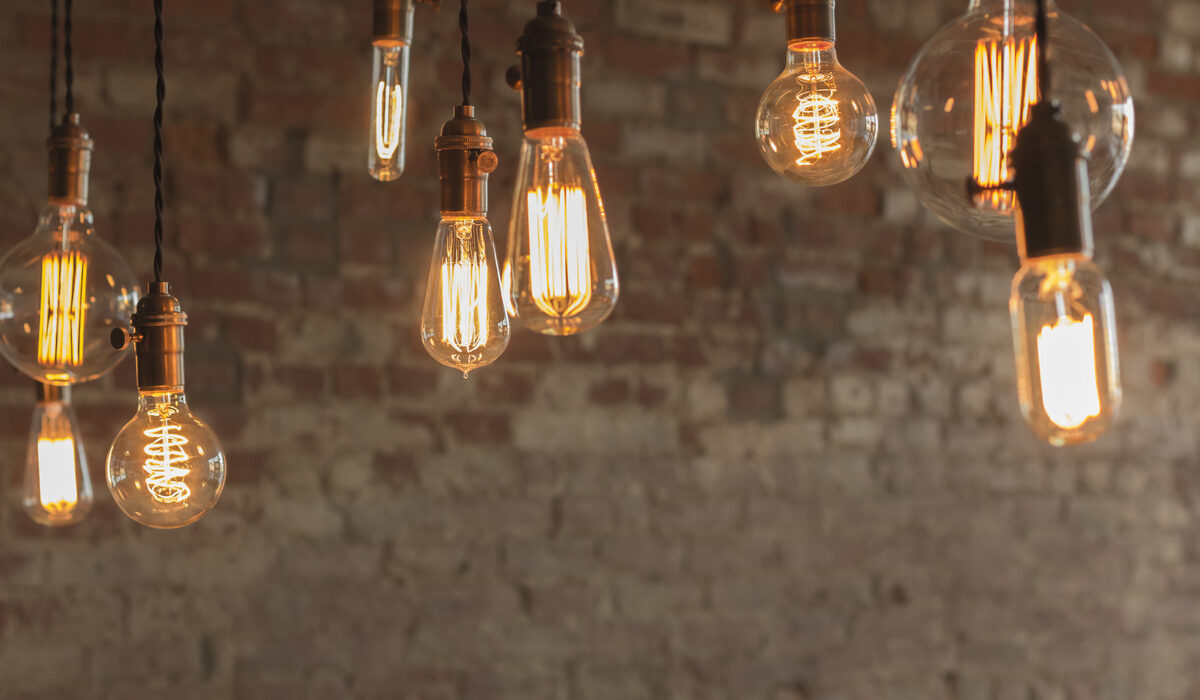 【同義字】Light除了光還有其他意思！ 教你用light片語表達秒睡、真相大白 | Engoo線上英文