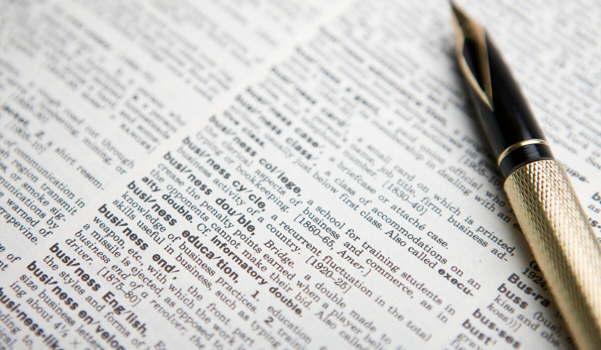 【常見搭配詞錯誤】look up a dictionary是錯的？八種英文常見錯誤用法！ | Engoo線上英文