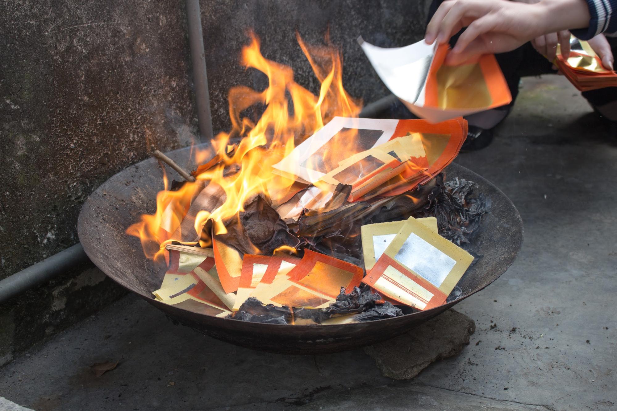 Upcoming Holidays: Tomb-Sweeping, Thai New Year, and Easter | Engoo ...