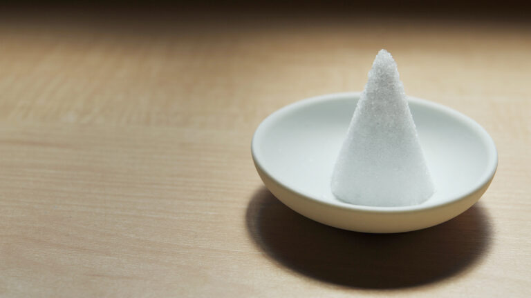 7 Thought-Provoking Free-Talk Topics for Ghost Season | Engoo Tutor's Blog