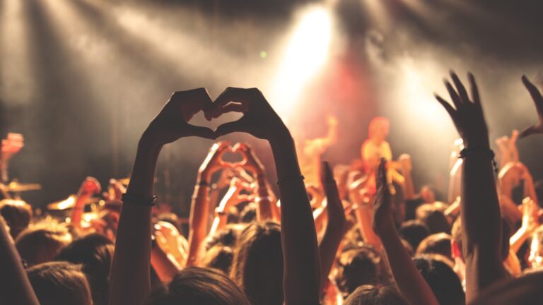 What's the Difference Between "For Sale" and "On Sale"? | Engoo Blog